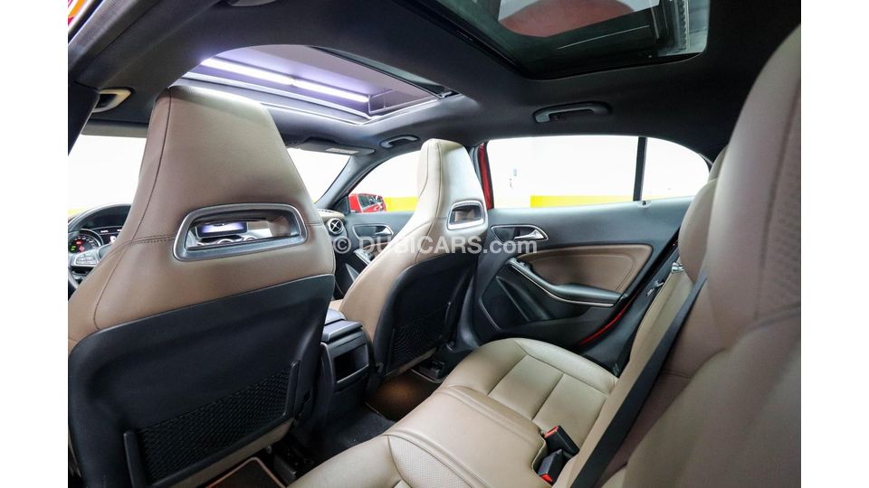 Used Mercedes-Benz GLA 250 X156 2018 for sale in Dubai - 548293