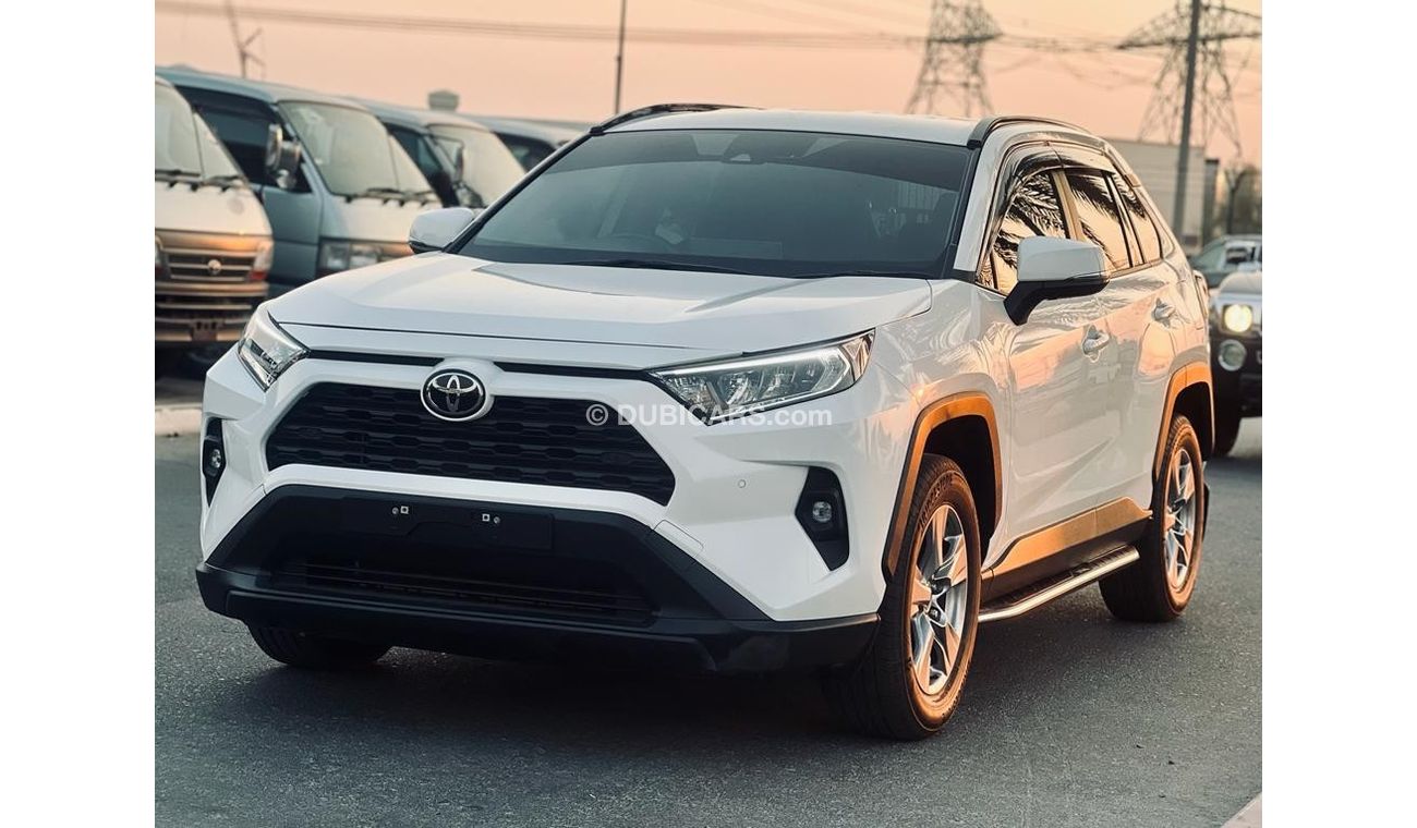 Used Toyota RAV4 2022 for sale in Dubai - 666742