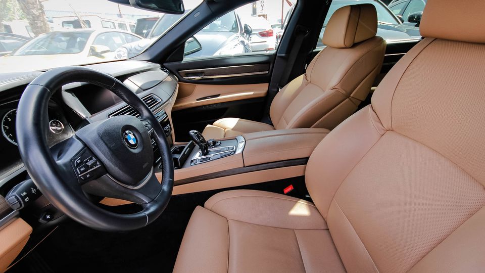 Used BMW 750Li Li 2011 for sale in Dubai - 61203