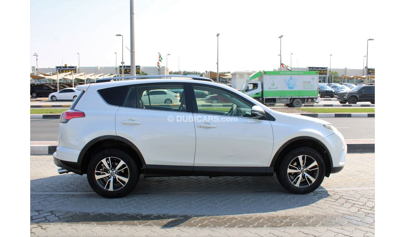 Used Toyota RAV4 ACCIDENTS FREE - GCC - VX - CAR IS IN PERFECT CONDITION INSIDE OUT 2017 for ...