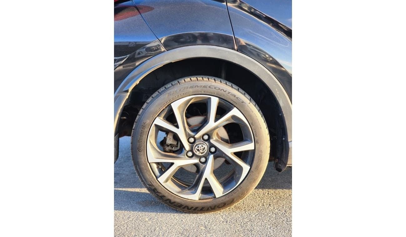 Used TOYOTA CHR Full Option 2017 for sale in Dubai - 790852