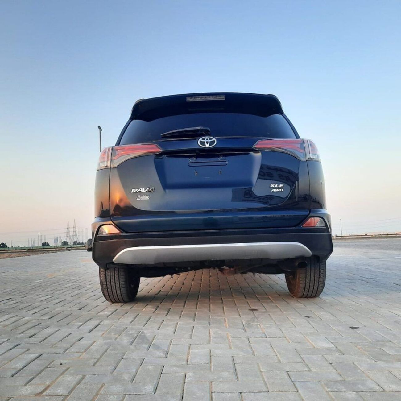 Used 2018 TOYOTA RAV4 XLE 2018 for sale in Dubai - 700016