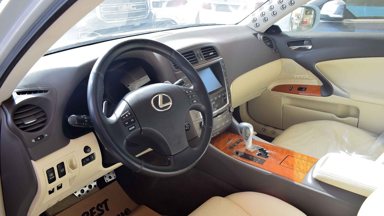 Used Lexus IS300 2009 for sale in Sharjah - 208734