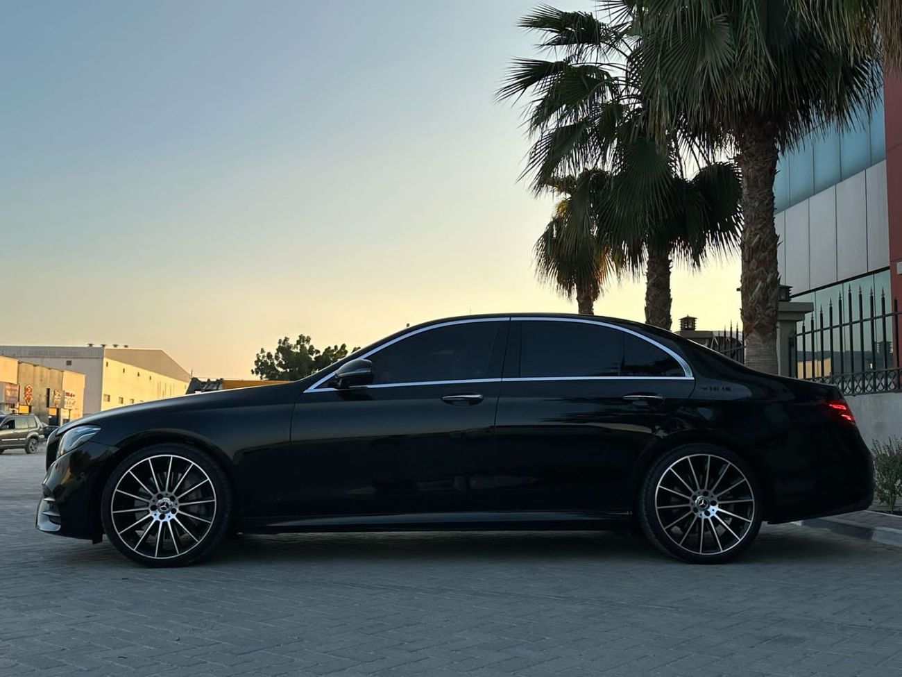 Used Mercedes-Benz E 350 Std 2019 for sale in Dubai - 718885