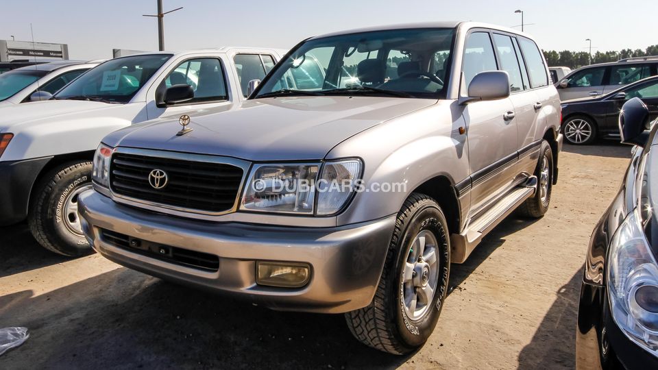 مستعملة تويوتا لاند كروزر GXR 2002 للبيع في دبي - 88567