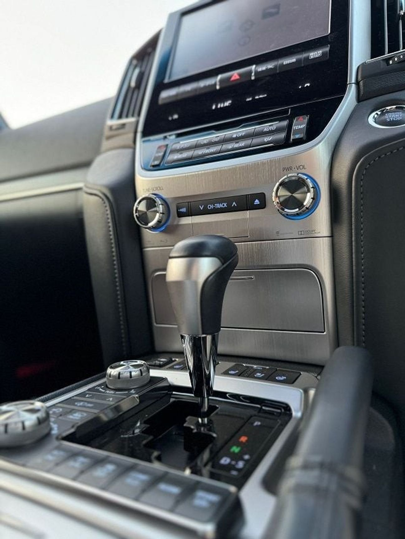 Used TOYOTA LAND CRUISER LC200 2017 ZX RHD PETROL 2017 for sale in ...