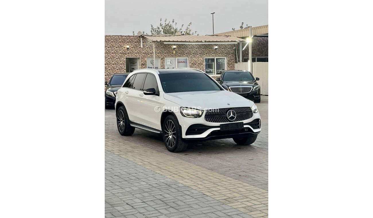 Used Mercedes-Benz GLC 300 4MATIC 2021 for sale in Dubai - 671990