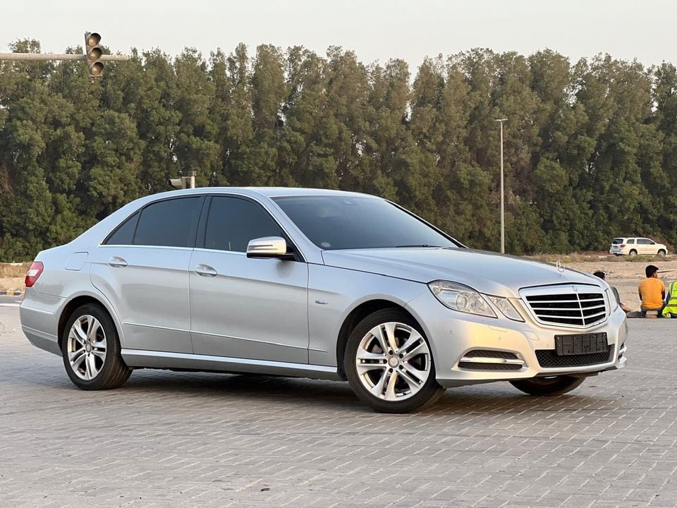 مستعملة مرسيدس بنز E200 Mercedes Benz E200 2011 2.0L Korean Specs 2011 للبيع في الشارقة - 864714