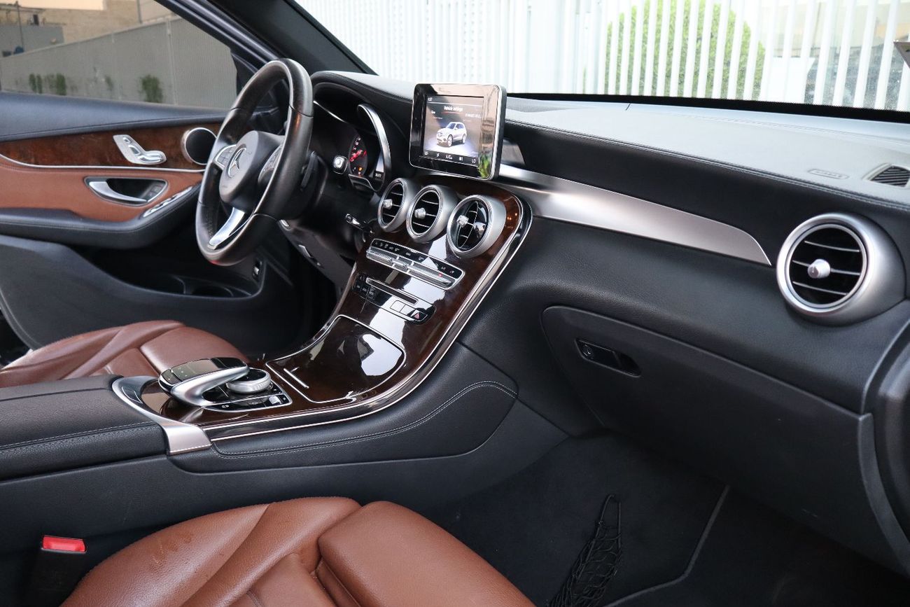 Used Mercedes-Benz GLC 250 4MATIC 2.0L 2018 for sale in Sharjah - 856942