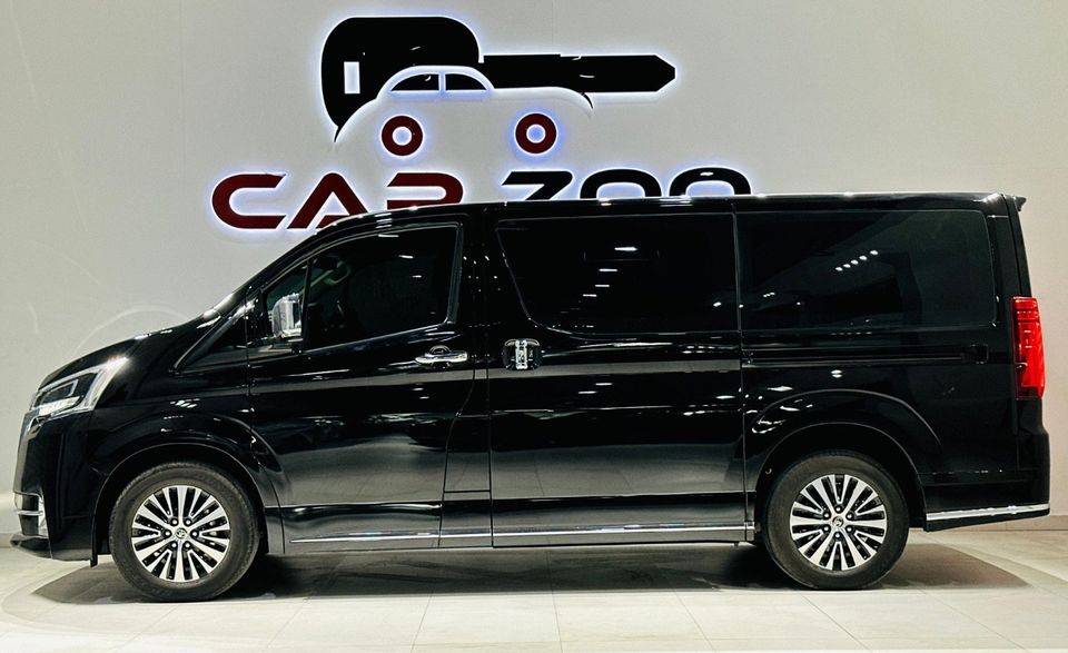 Used Toyota Granvia 3.5L Premium 2023 for sale in Dubai - 888979