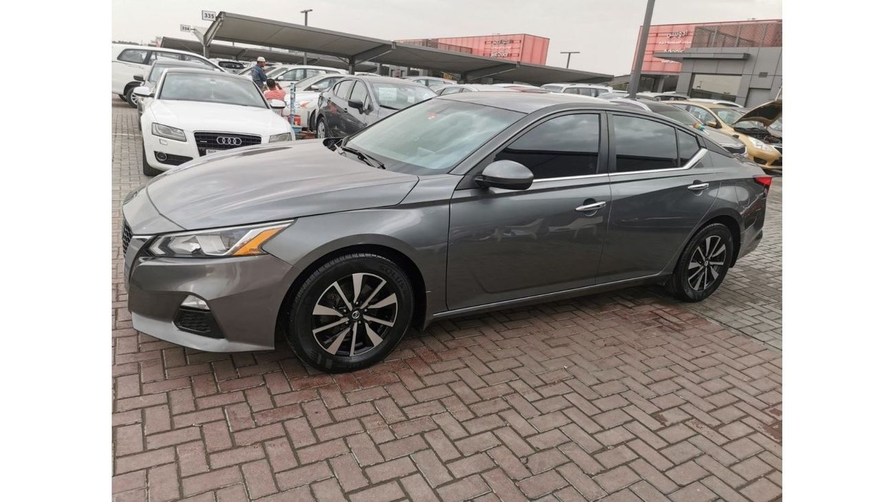 Used Nissan Altima SV 2020 for sale in Sharjah - 731366