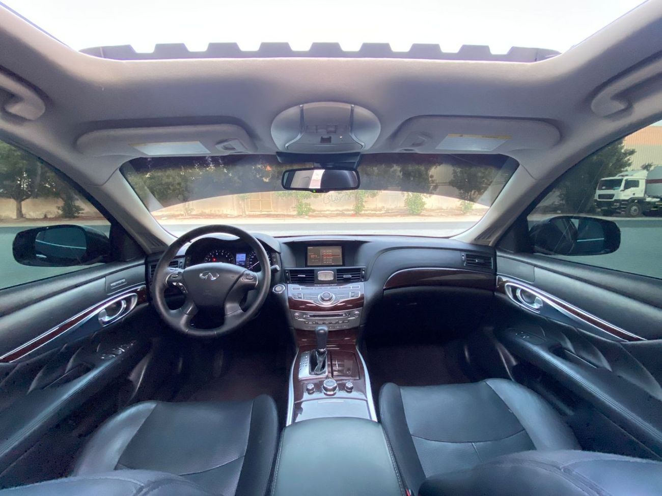 Used Infiniti Q70 Luxury 2016 for sale in Dubai - 731264