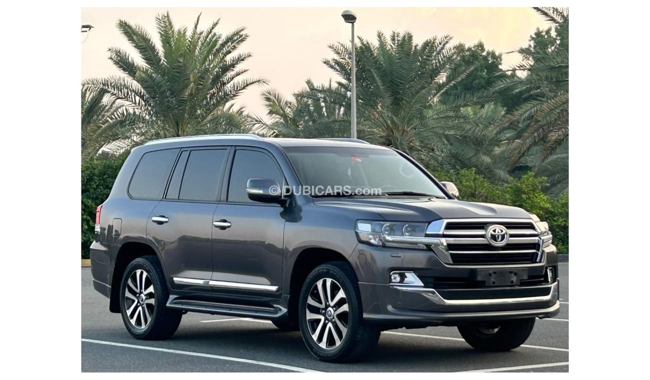 Used Toyota Land Cruiser GXR 2019 for sale in Sharjah - 684282