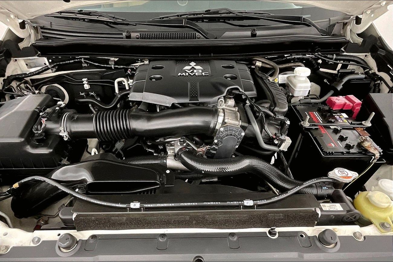 Used Mitsubishi Montero GLS Mid 2019 for sale in Dubai - 690246