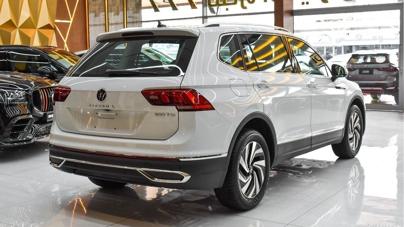New VOLKSWAGEN TIGUAN 300 TSI 2WD | 2023 2023 for sale in Dubai - 720403