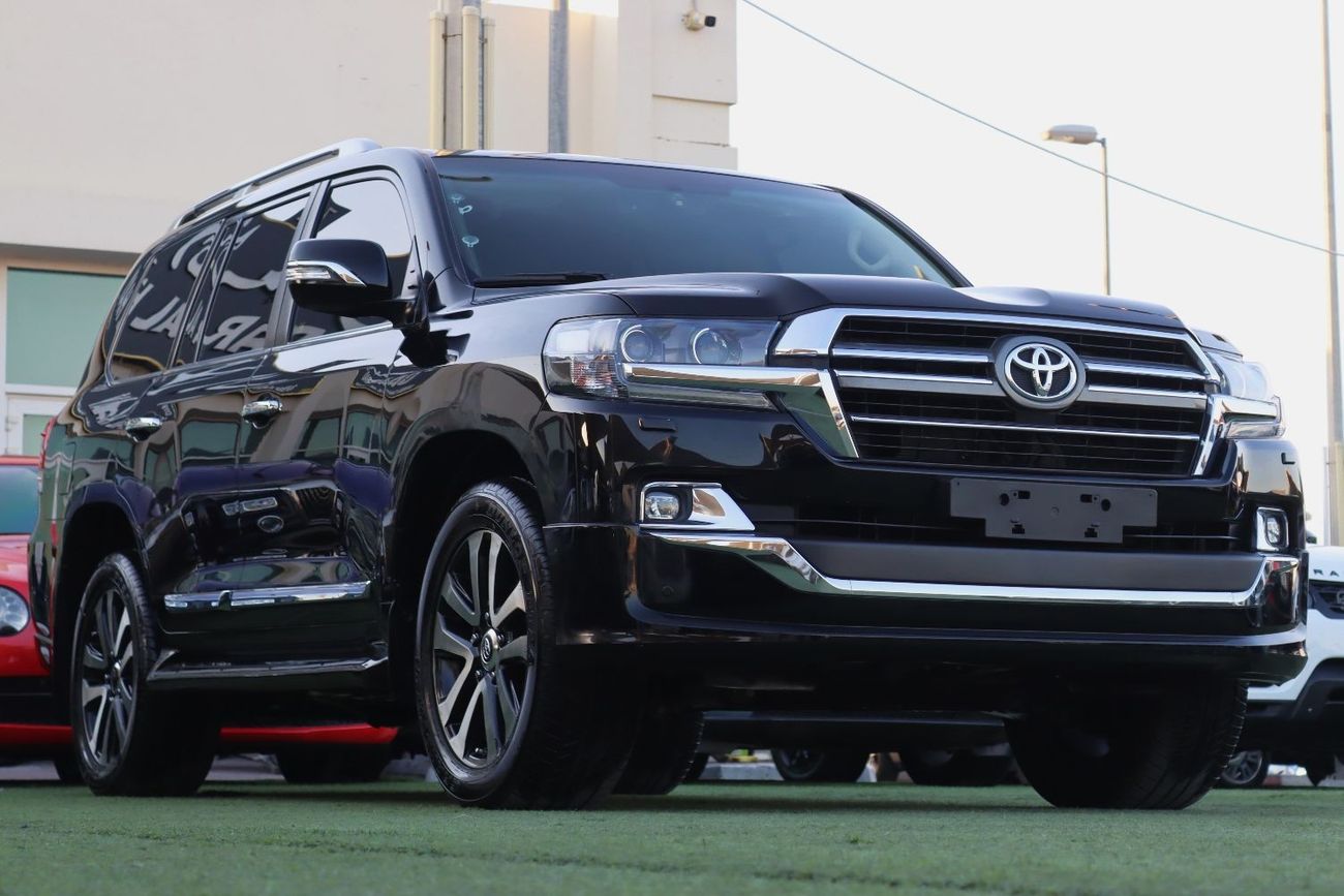 Used Toyota Land Cruiser GXR 2018 for sale in Sharjah - 707554