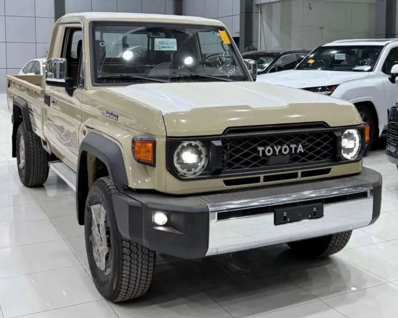 جديدة تويوتا لاند كروزر 70 TOYOTA LC79 SC 2.8L DIESEL MT MID 25YM GCC 2025 للبيع في دبي - 899457