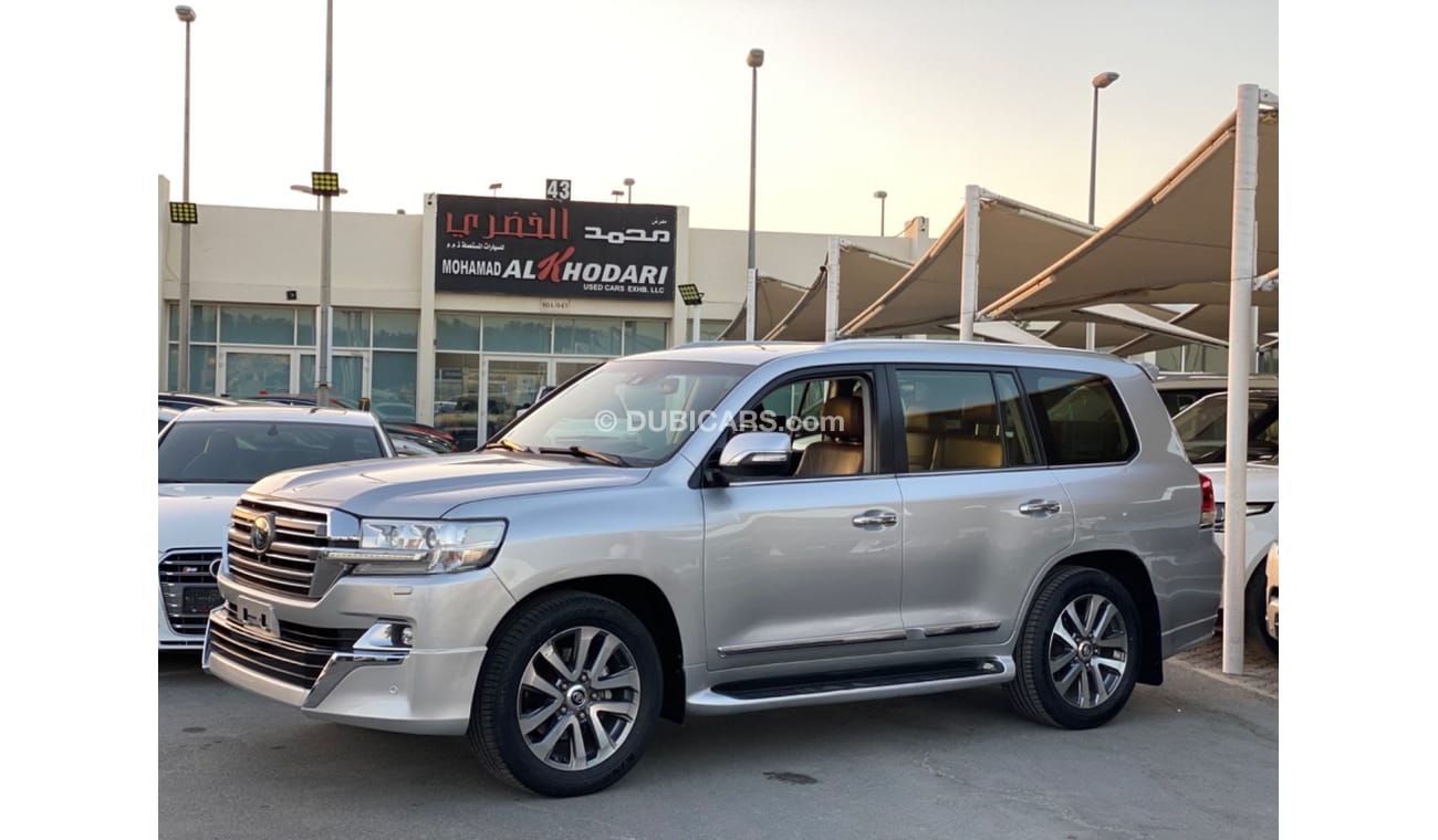 Used Toyota Land Cruiser VXR 2018 for sale in Dubai - 598758