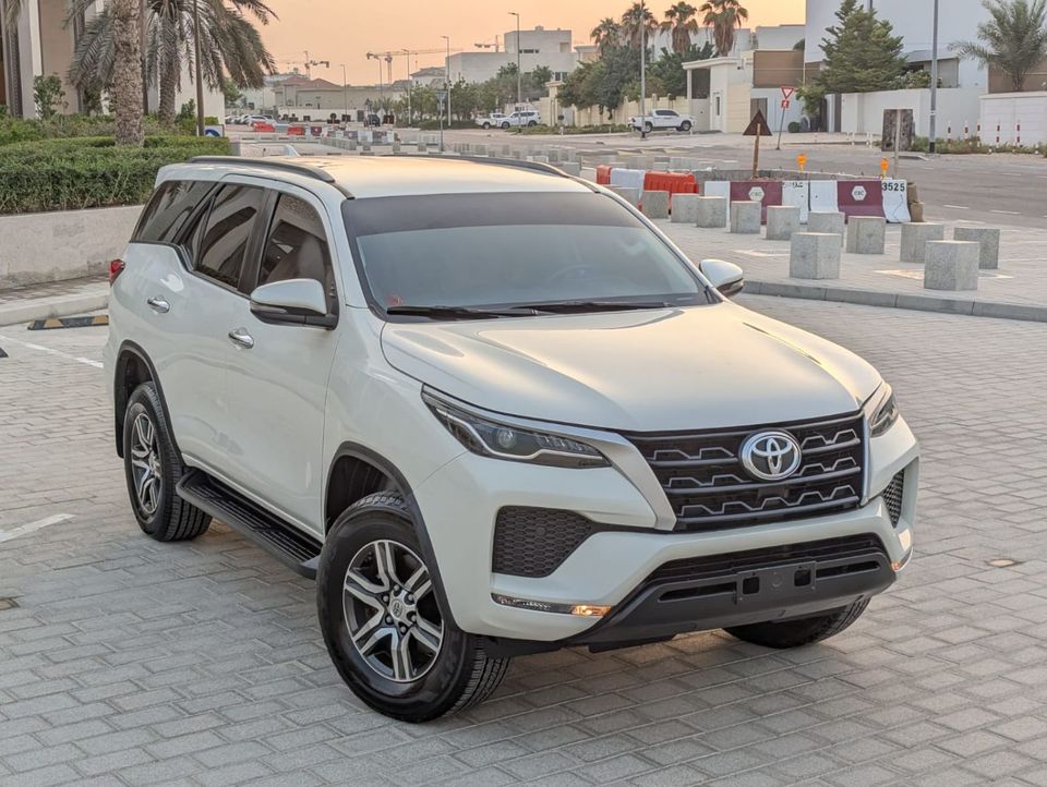مستعملة تويوتا فورتونر Toyota Fortuner 2021 white colour LHD Gcc specs ...