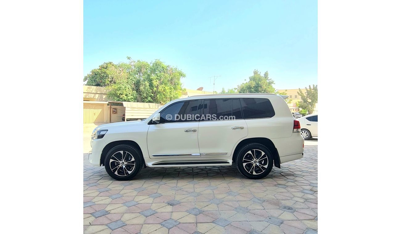 Used Toyota Land Cruiser GXR1 2021 for sale in Dubai - 619572