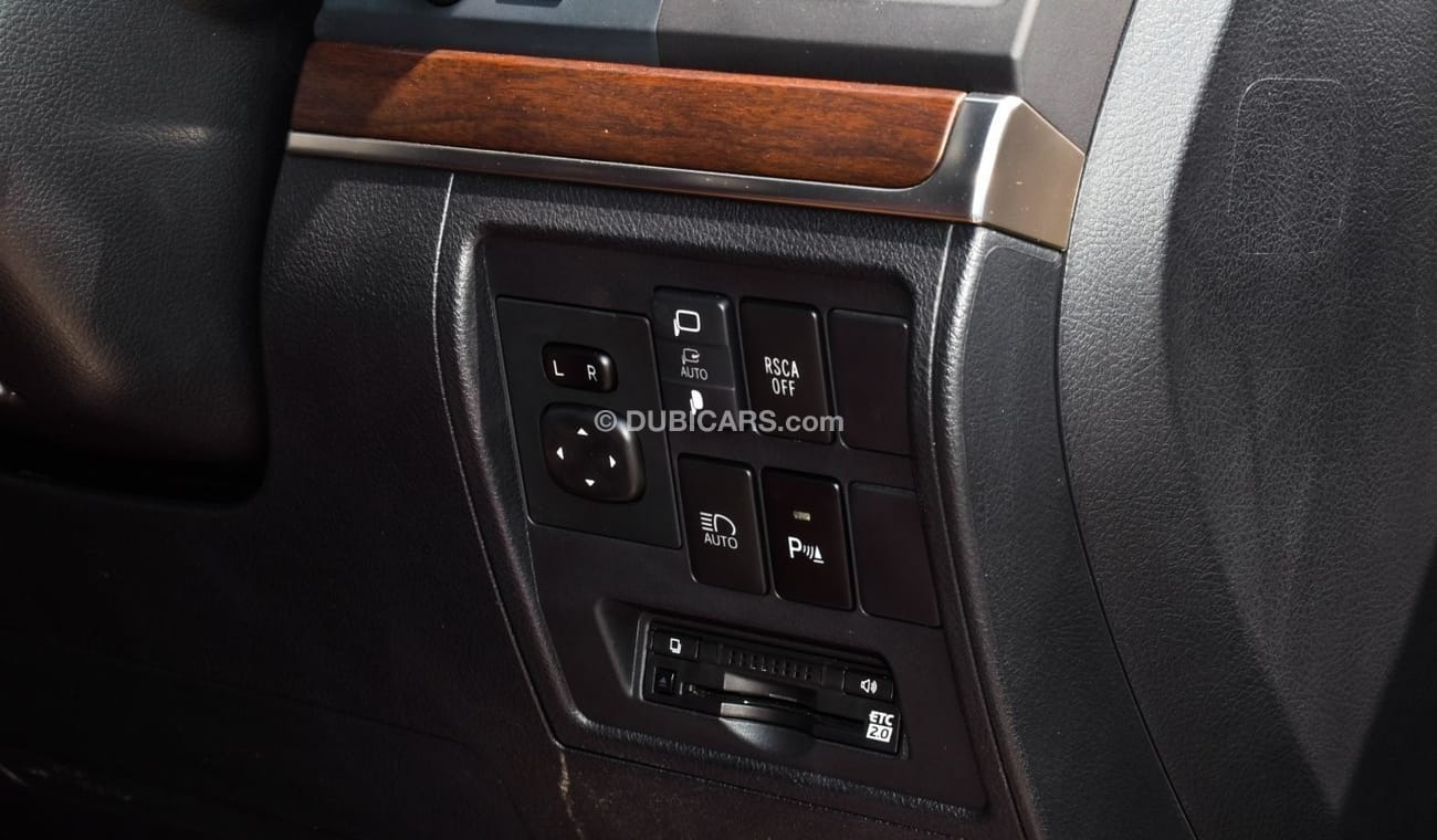 Used Toyota Land Cruiser V8 2019 for sale in Dubai - 659345