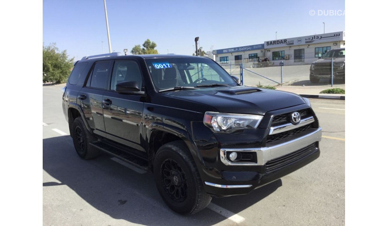 Used Toyota 4Runner 2014 for sale in Dubai - 300756