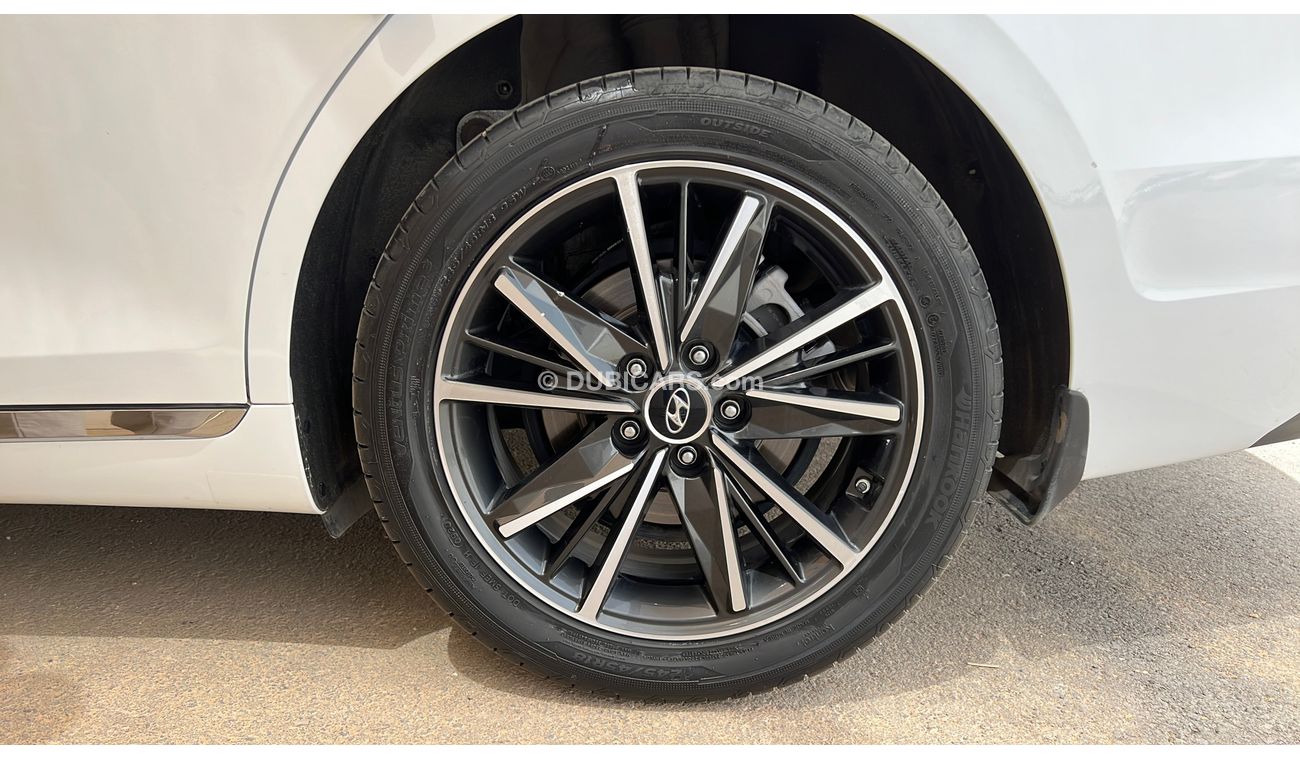 Used Hyundai Azera 3500 2021 for sale in Dubai - 566957