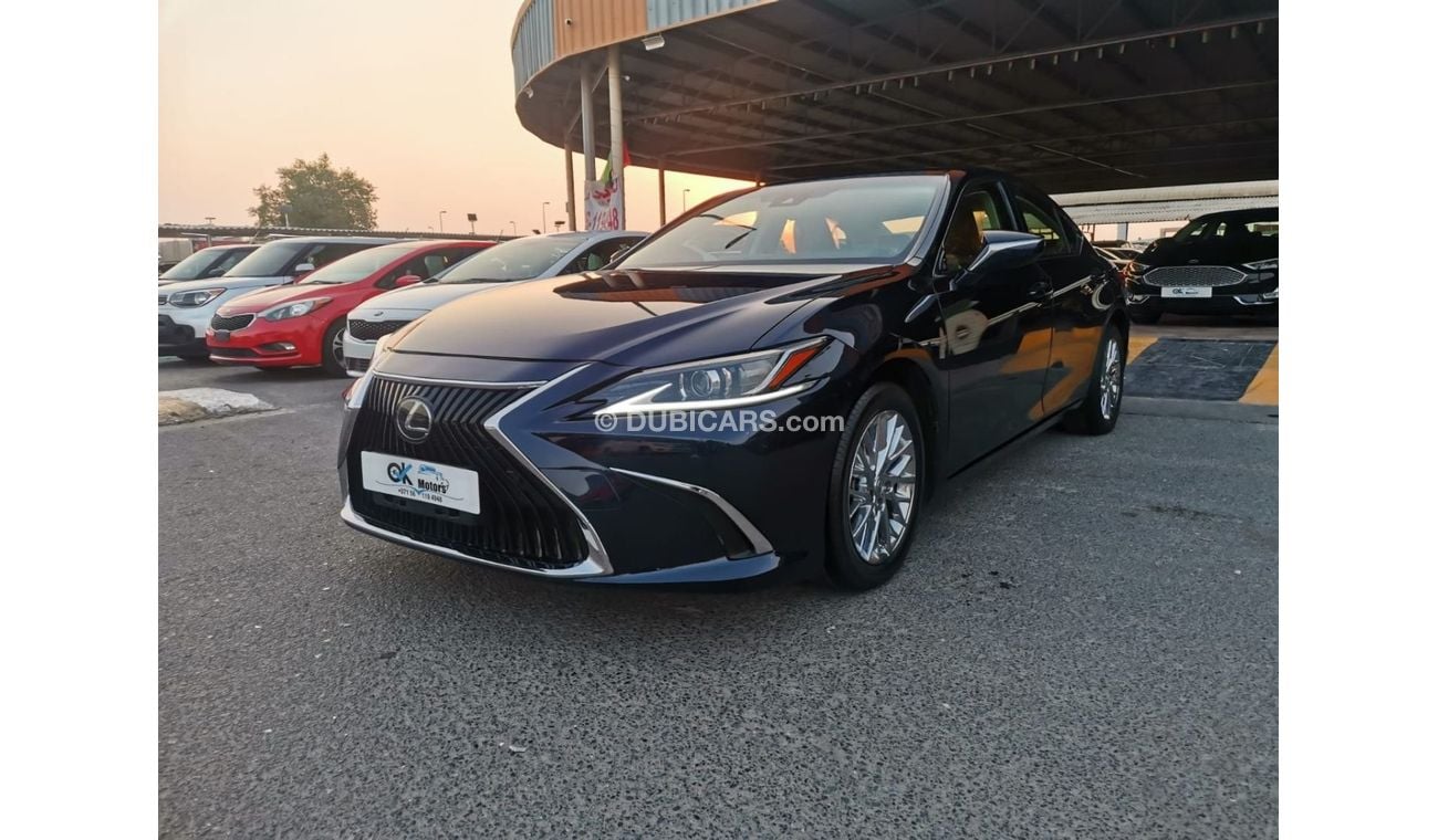 Used Lexus ES350 2019 for sale in Dubai - 552050