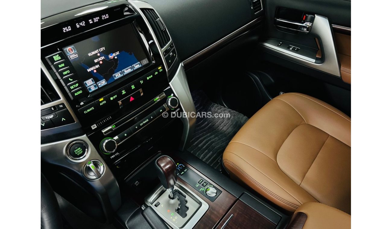 Used Toyota Land Cruiser VXR 1000 KM Only .. 5,7 .. BRAND NEW CONDITION ...