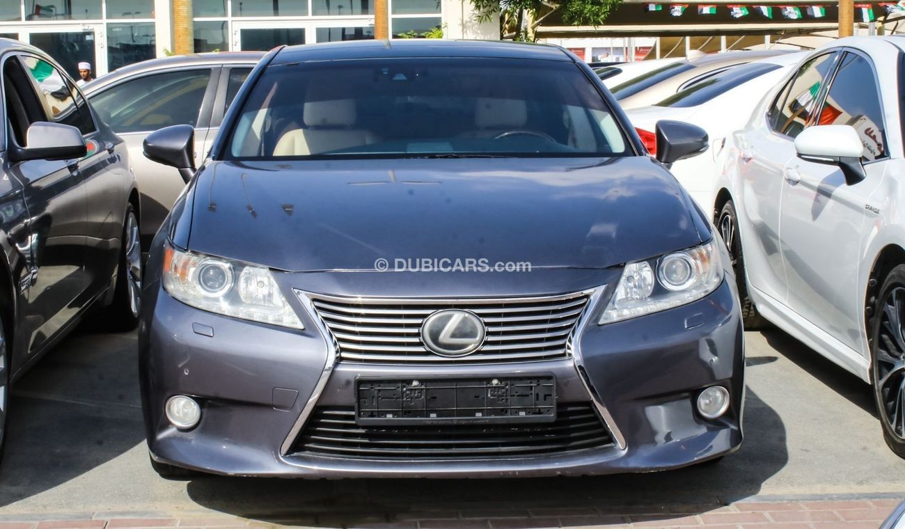 Used Lexus ES350 2013 for sale in Sharjah - 302234