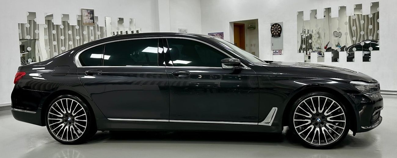 Used BMW 730Li Exclusive GCC .. FSH .. Perfect Condition .. 4 CYL ...