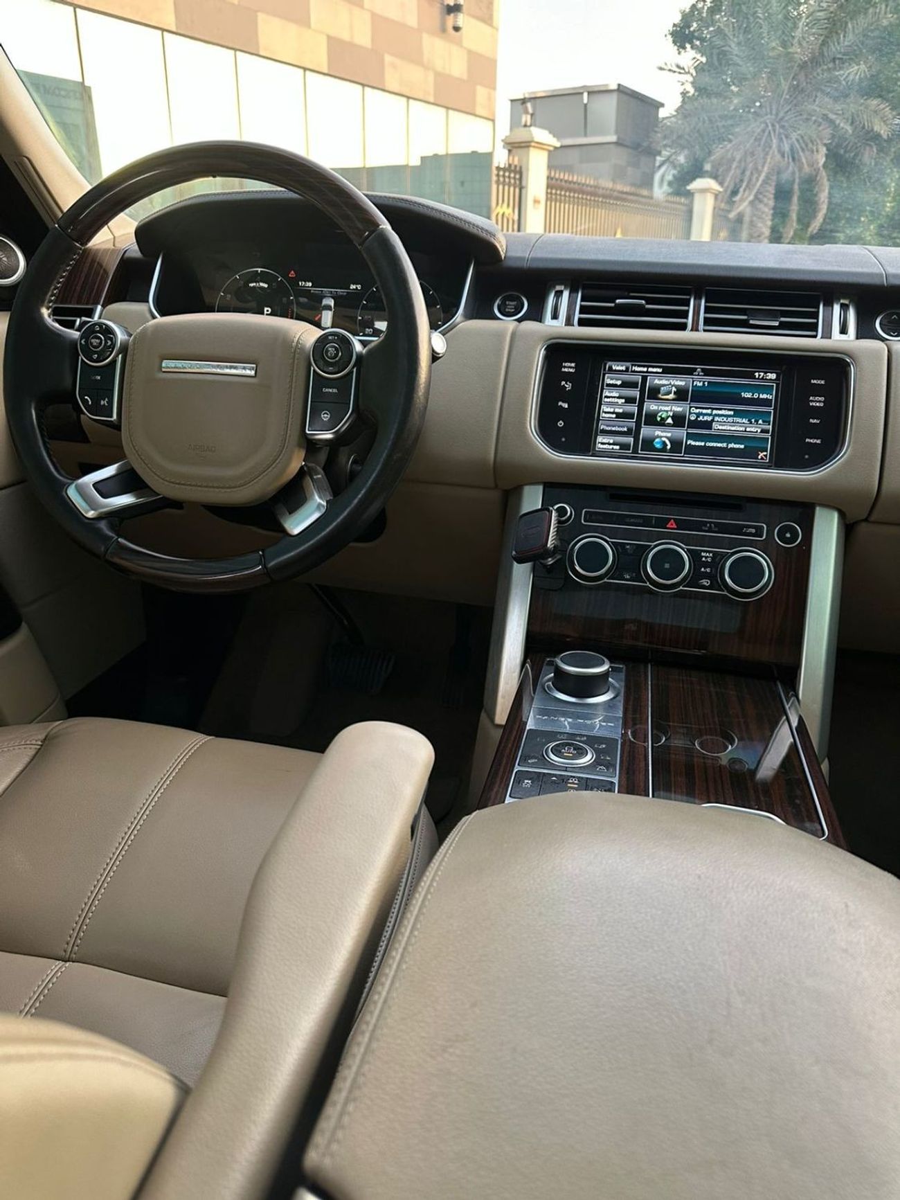 Used Land Rover Range Rover Vogue 2015 for sale in Dubai - 715678