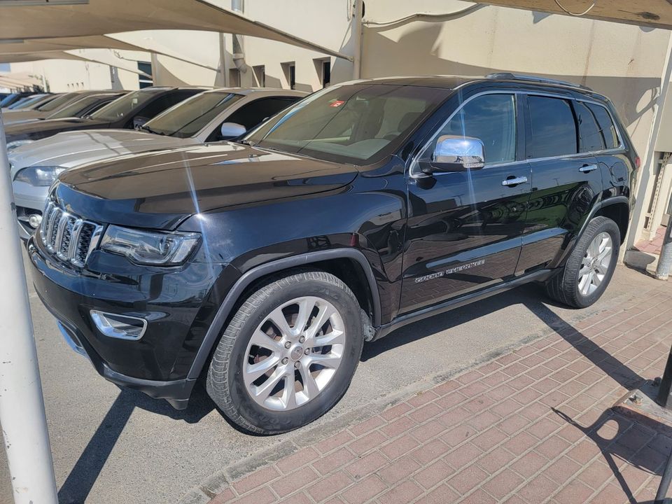 Used Jeep Cherokee Limited 2017 for sale in Sharjah - 715024