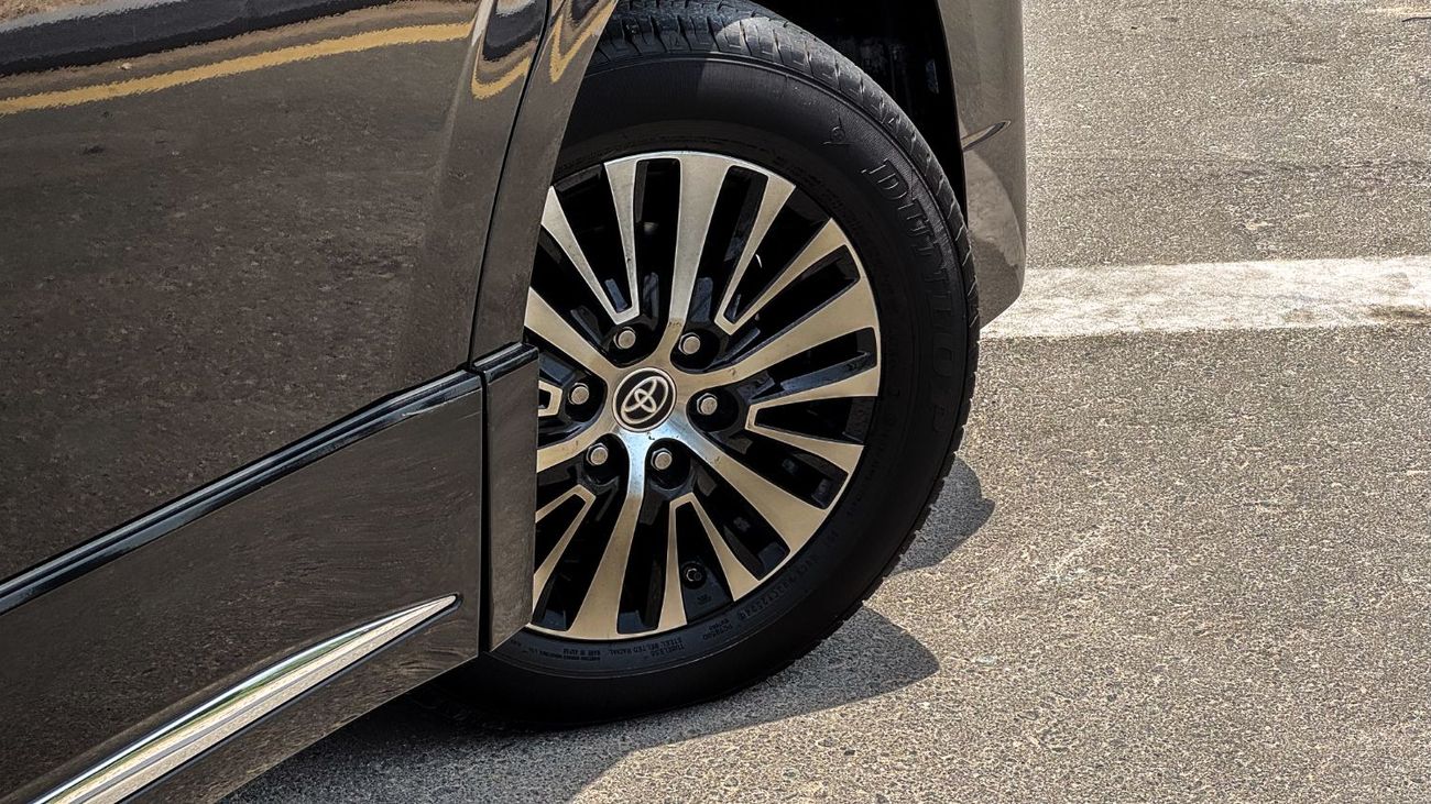 Used Toyota Granvia 3.5L Premium Premium 2023 3.5L V6 Full Service History GCC 2023 for sale in ...