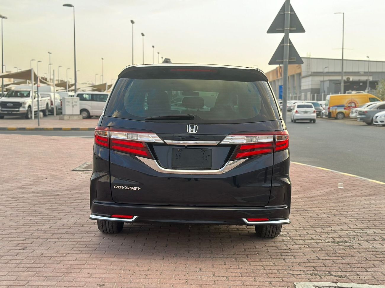 Used Honda Odyssey J EXV 2.4L 2018 for sale in Dubai - 806353
