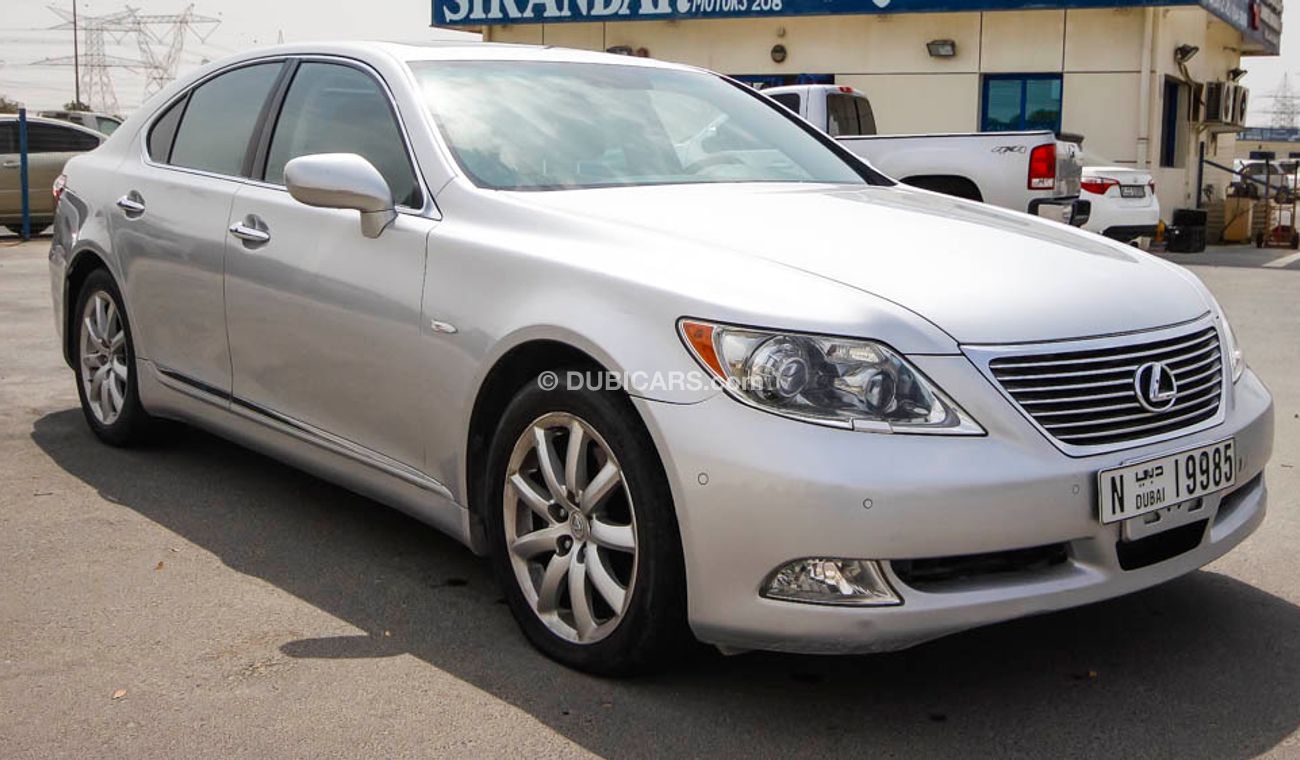 Used Lexus LS460 2007 for sale in Dubai - 73221