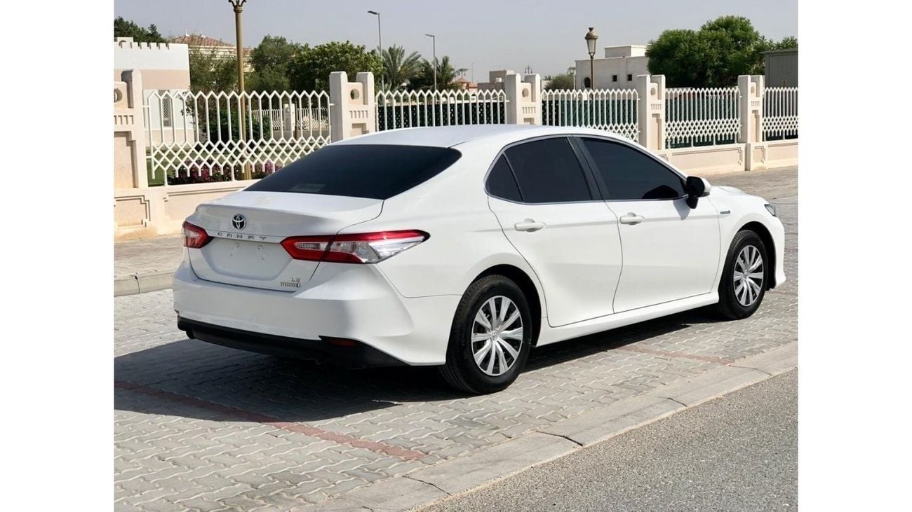 Used Toyota Camry Camry LE,2020 (Hybrid) 2.5L GCC / accident free 2020 for sale in Dubai - 742045