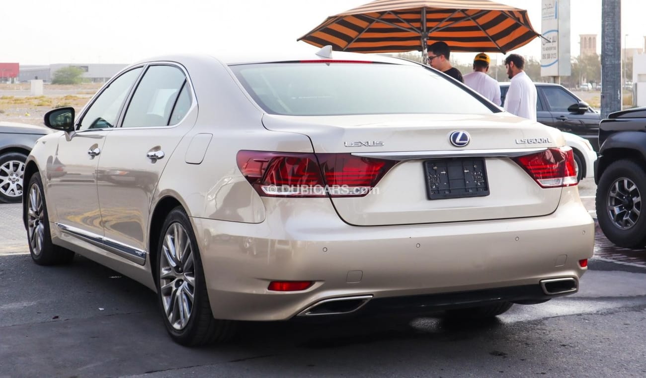 Used Lexus LS 600 Hybrid 2017 for sale in Sharjah - 526340