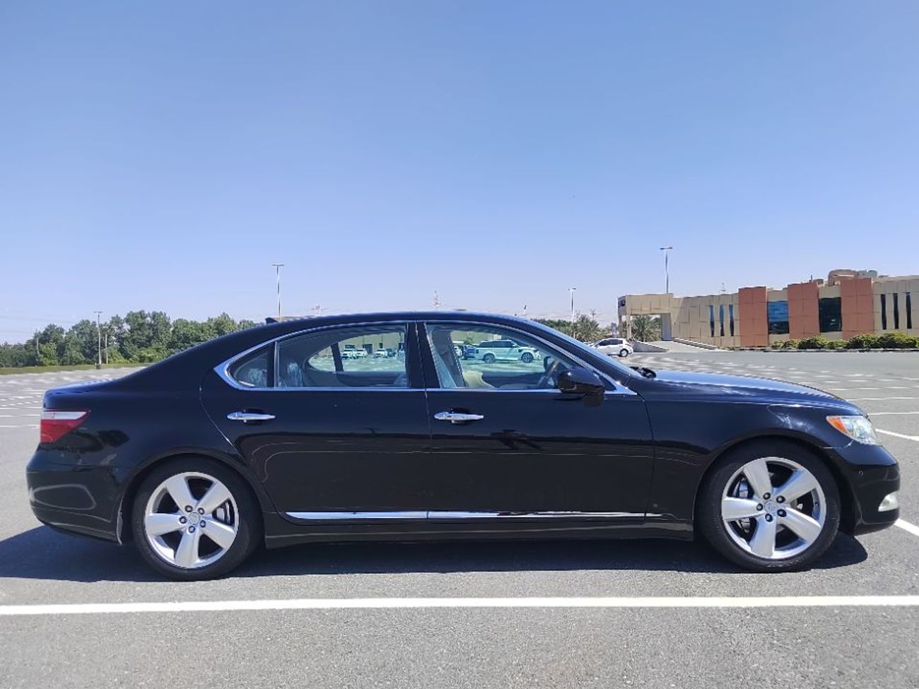 Used Lexus LS460 2007 2007 for sale in Sharjah - 720008