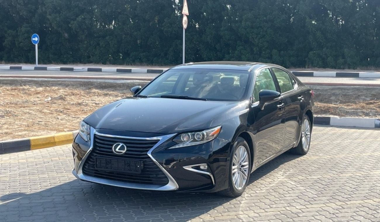 مستعملة لكزس ES 350 خليجي. Exclusive 3.5L 2018 للبيع في الشارقة - 818351