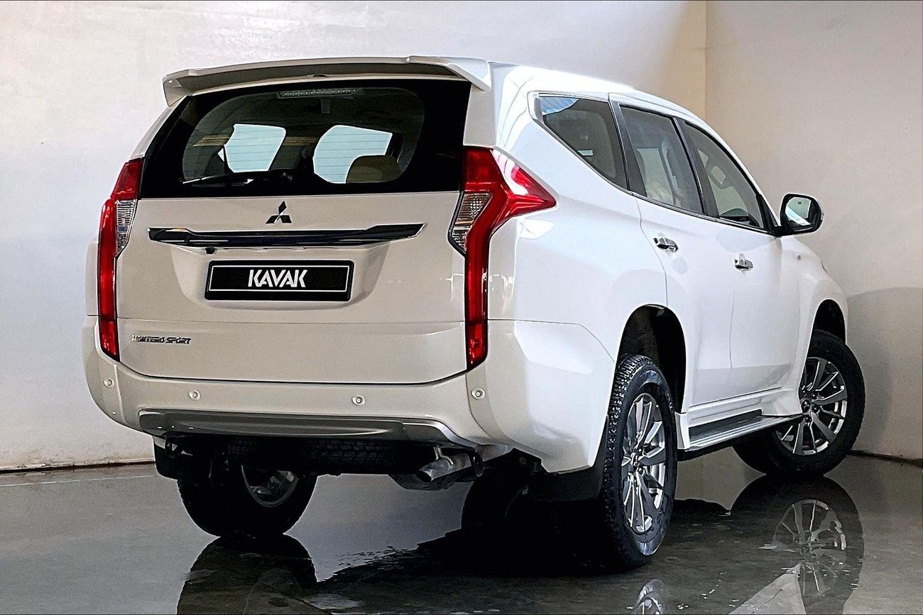 Used Mitsubishi Montero GLS Mid 2019 for sale in Dubai - 555021