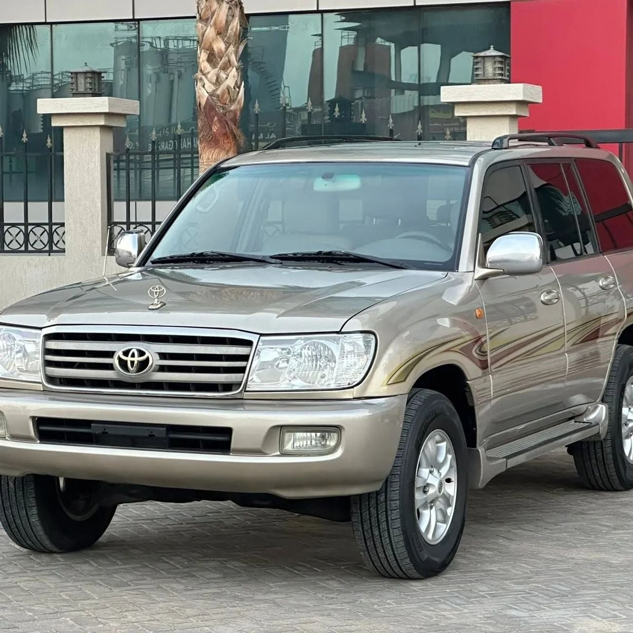 Used Toyota Land Cruiser 2004 for sale in Dubai - 738045