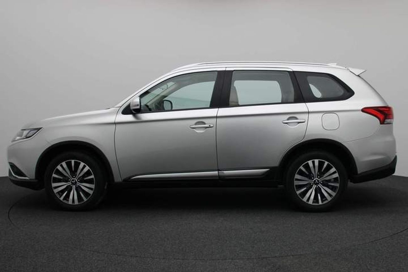 Used Mitsubishi Outlander GLS MIDLINE 2.4 2020 for sale in Dubai - 618348