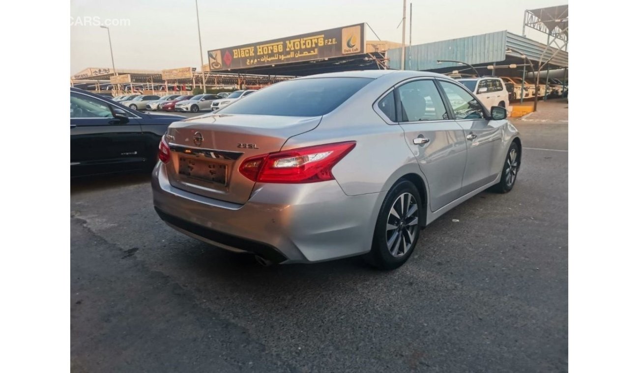 Used Nissan Altima SL 2017 for sale in Dubai - 551346