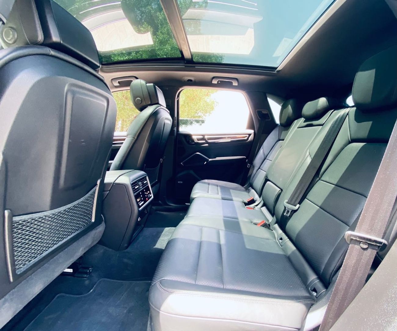 Used Porsche Cayenne Good condition car GCC 2018 for sale in Dubai - 740192