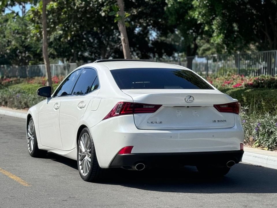Used Lexus IS 200 2016 for sale in Dubai - 813857