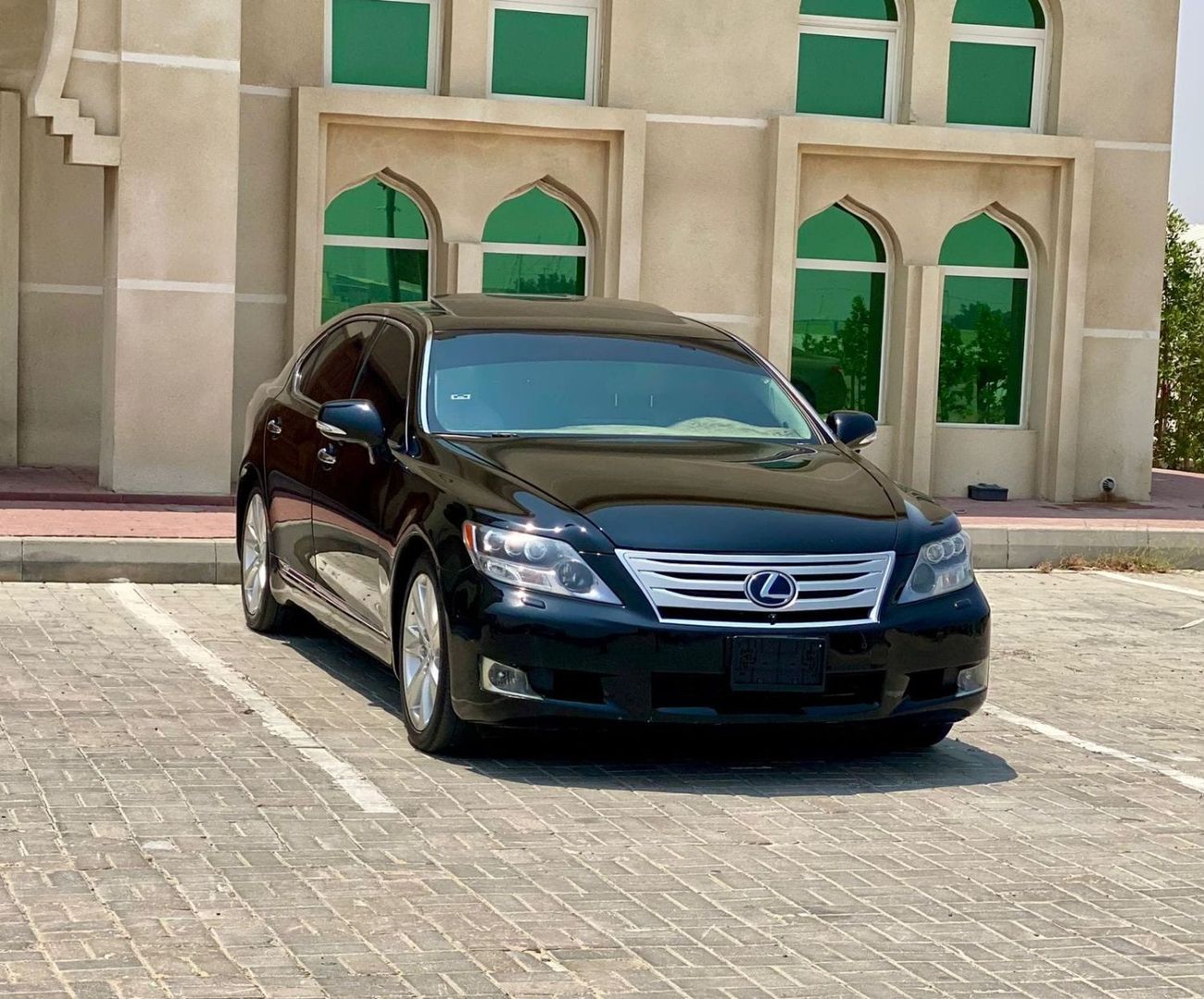Used Lexus LS 600 Good condition car 2011 for sale in Dubai - 749274