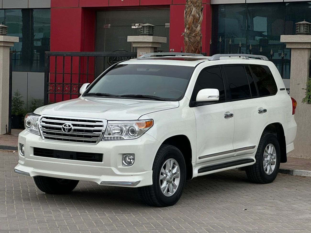 Used Toyota Land Cruiser 2011 for sale in Dubai - 731822