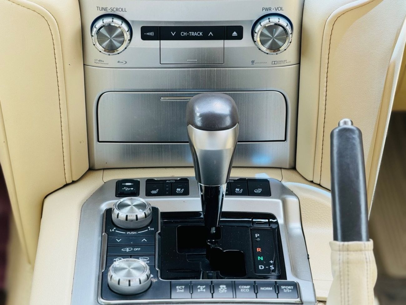 Used Toyota Land Cruiser Lc200 zx top of the range RHD 2017 for sale in ...