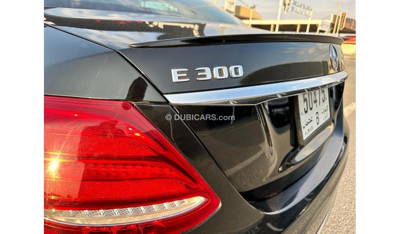 Used Mercedes-Benz E300 Std 2018 for sale in Dubai - 568881
